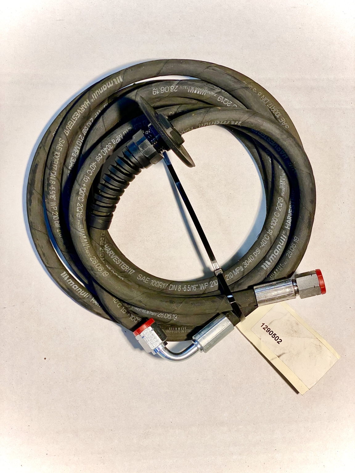 Pressad Hydr. slang 9/16″JIC, 7,5 meter, med Slang-genomföring ...